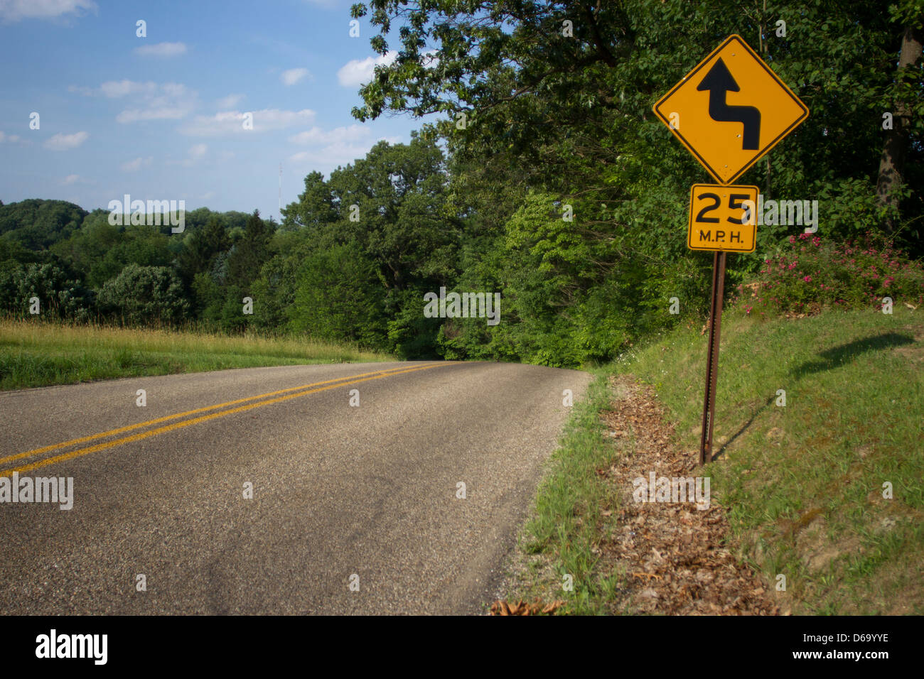 25 mph road sign hi-res stock photography and images - Alamy