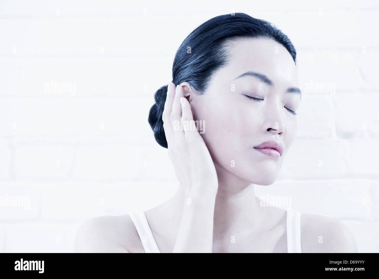 Woman cupping her ear Stock Photo - Alamy