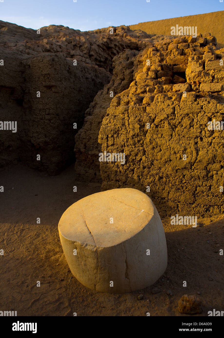Column In The The Western Deffufa, Kerma, Sudan Stock Photo - Alamy