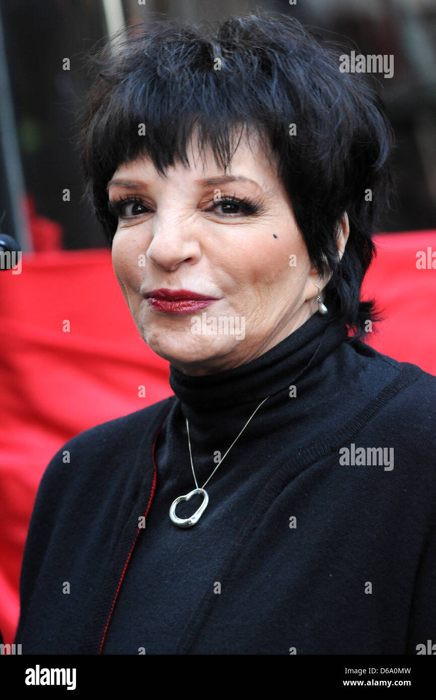 Liza Minnelli attends Gray Line New York's ribbon cutting ceremony ...
