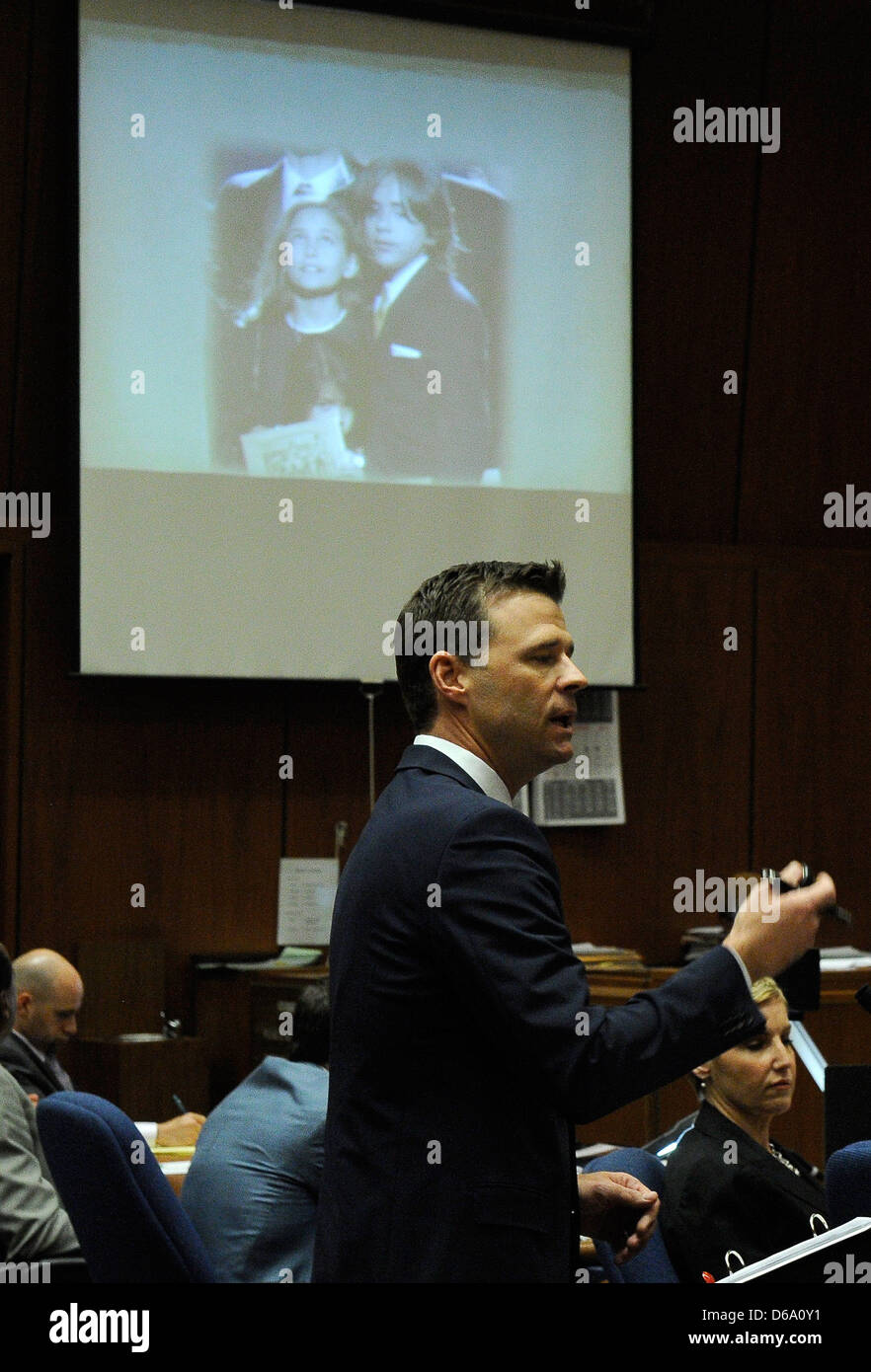 Los Angeles Deputy District Attorney David Walgren projects an image of ...