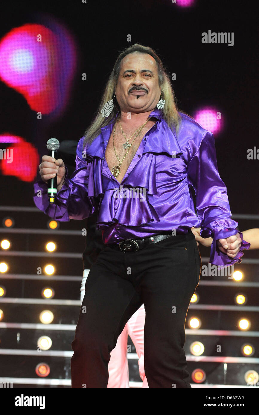 Wembley arena stage hi-res stock photography and images - Alamy