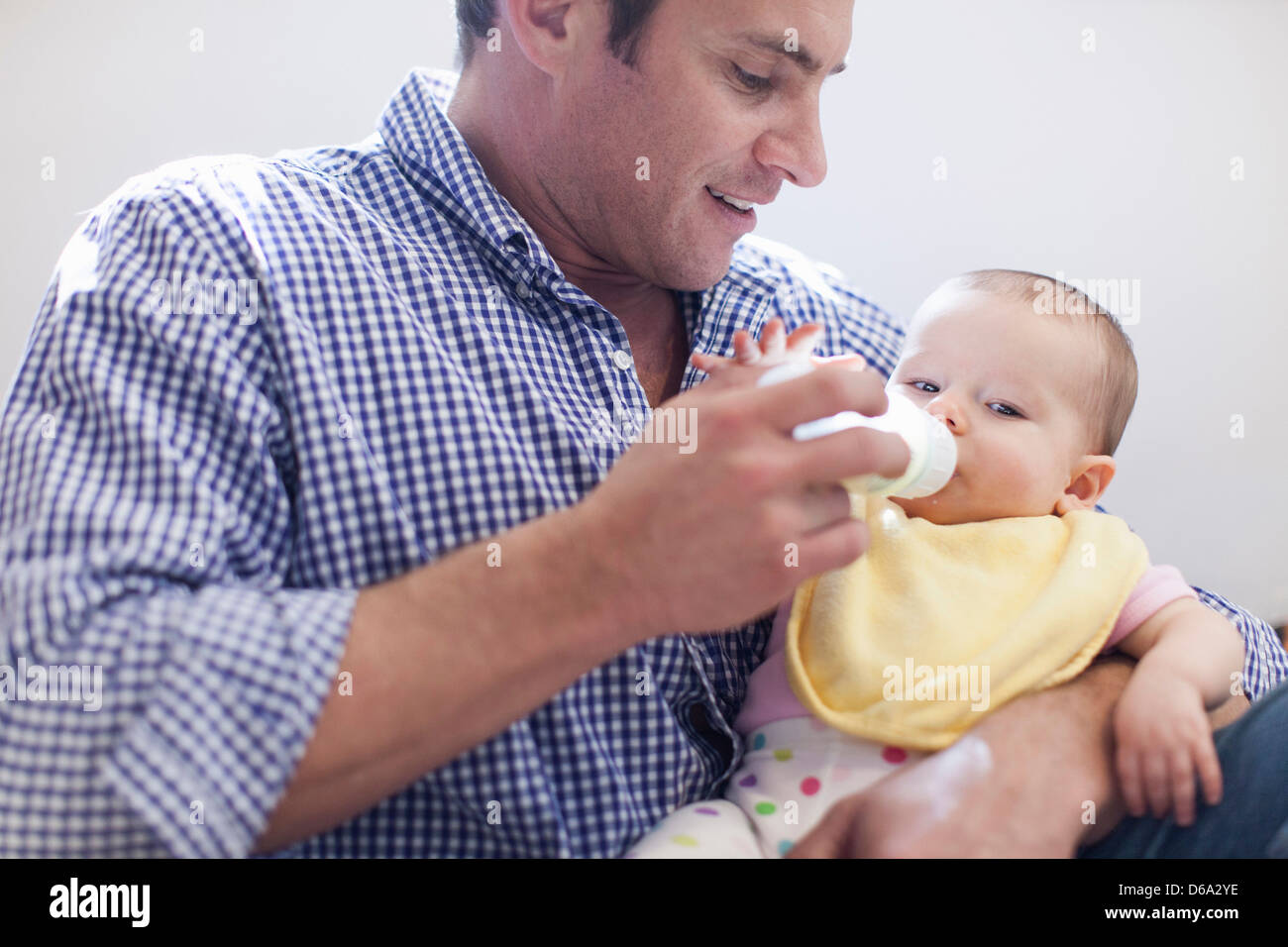 Father feeding baby girl hi-res stock photography and images - Alamy