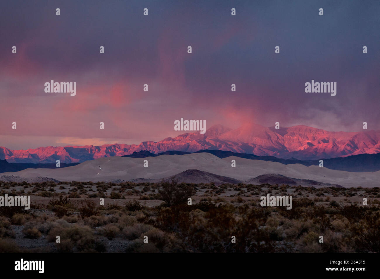 Mountains in dry desert landscape Stock Photo - Alamy