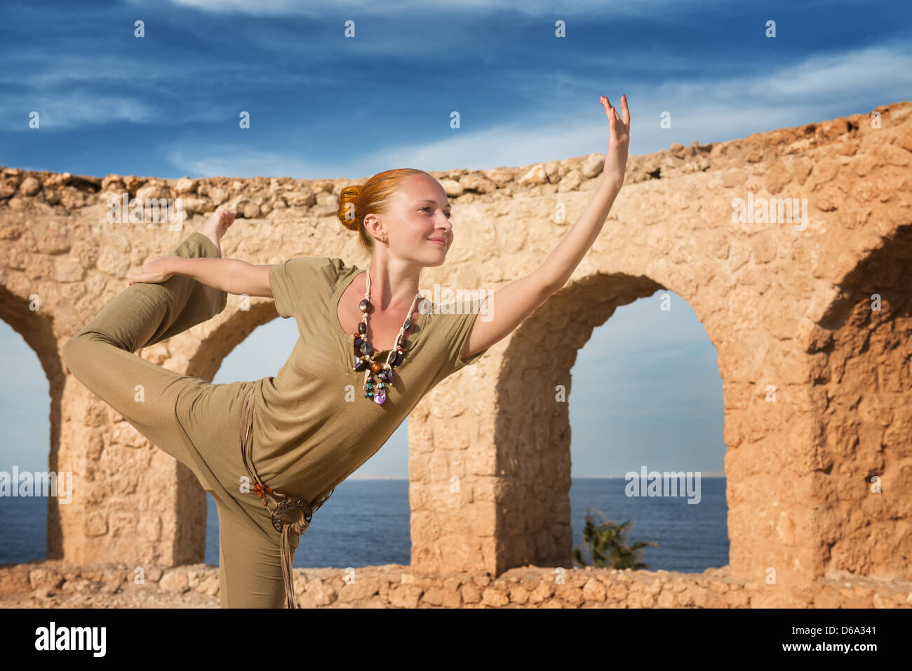 Leg stance hi-res stock photography and images - Alamy