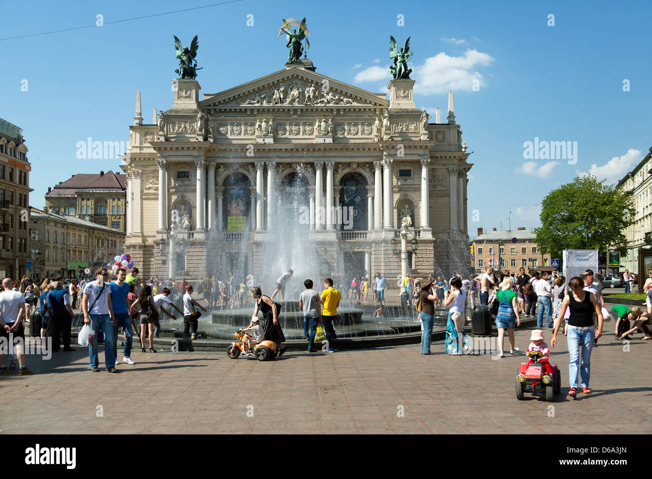 Lviv, Ukraine, people from the opera to the prospectus Swobody Stock ...