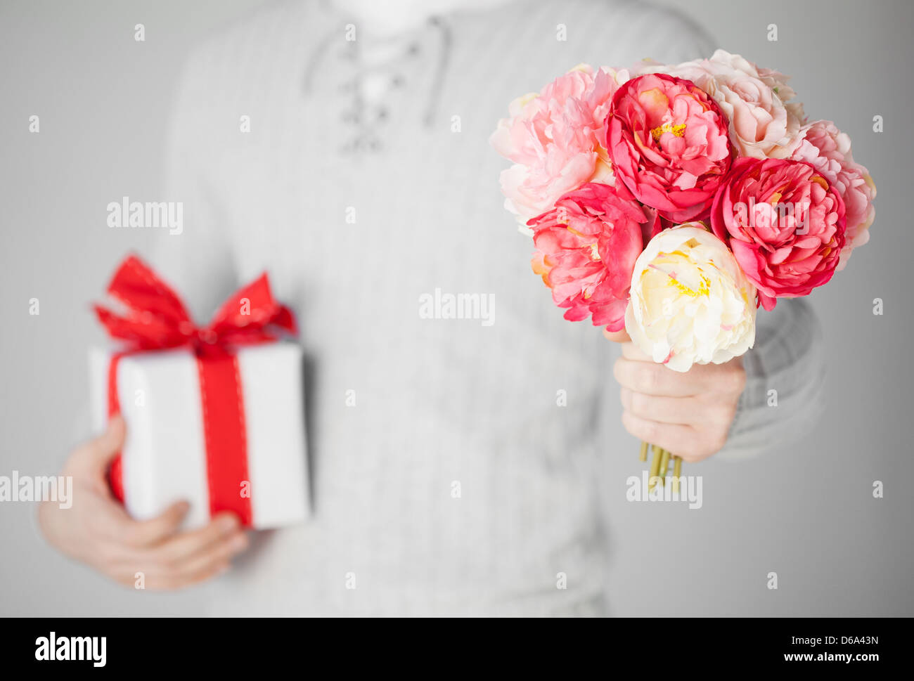 man holding bouquet of flowers and gift box Stock Photo - Alamy