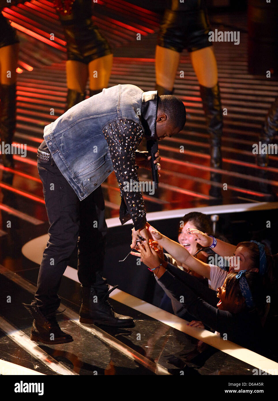 Astro 'The X Factor USA' top 10 live performance show Los Angeles ...