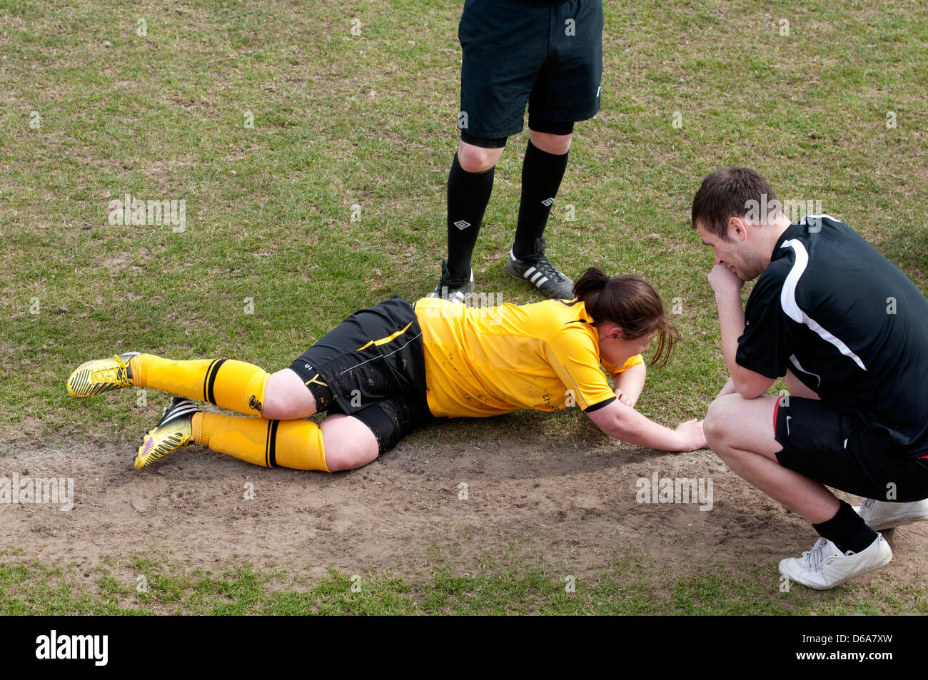 Girls football injury hi-res stock photography and images - Alamy