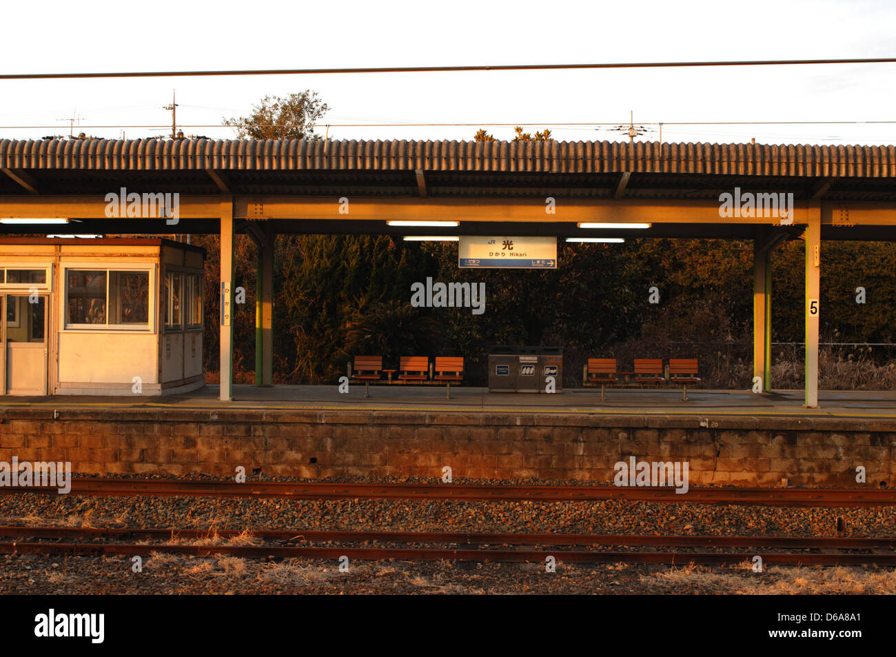 This image captures a unique moment on the railway lines of Japan ...