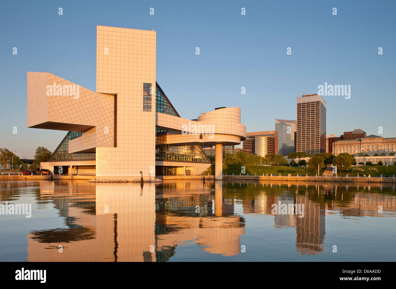 ROCK AND ROLL HALL OF FAME (©I M PEI 1995) DOWNTOWN CLEVELAND SKYLINE ...