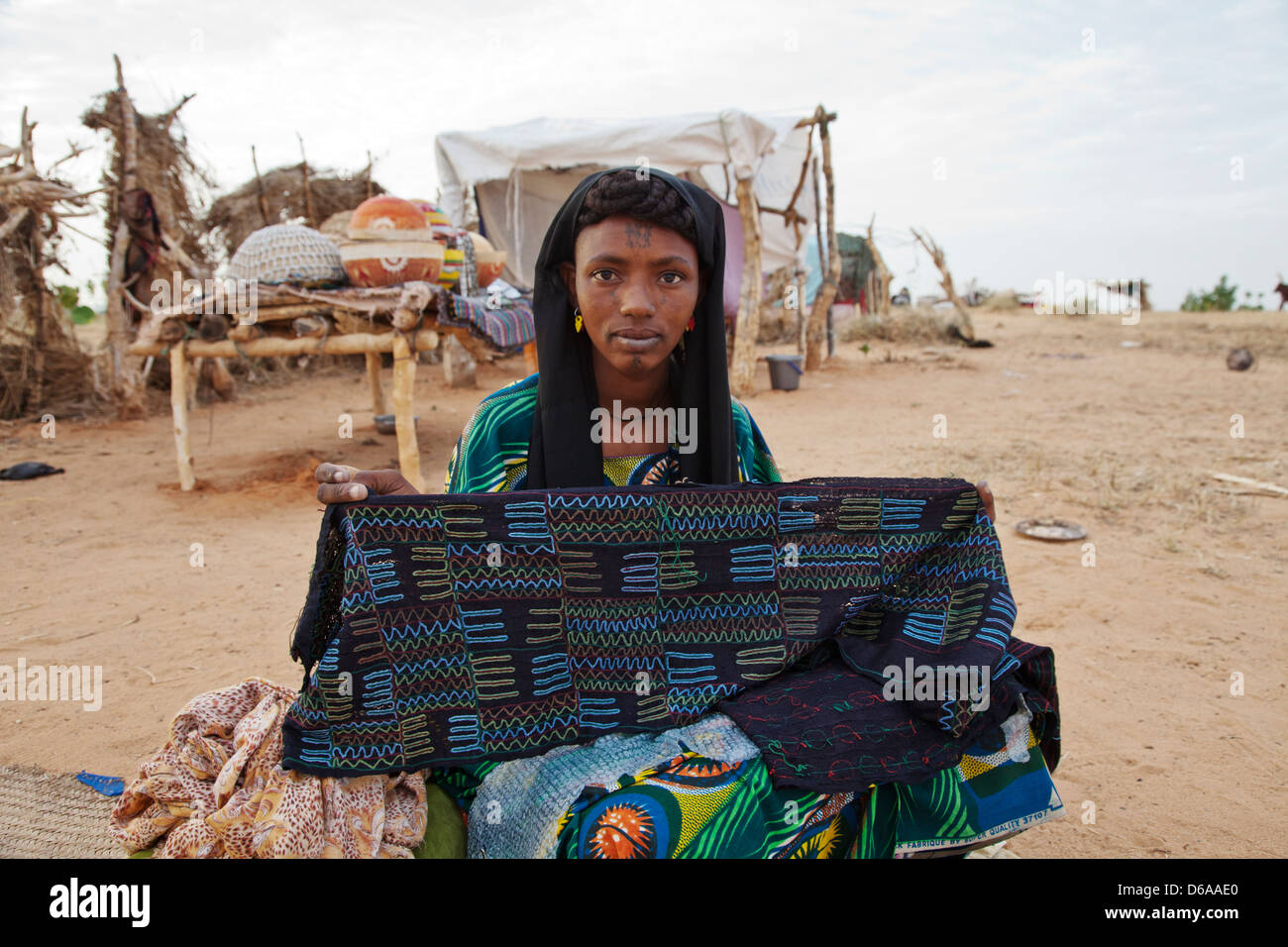 Woman in wodaabe camp hi-res stock photography and images - Alamy