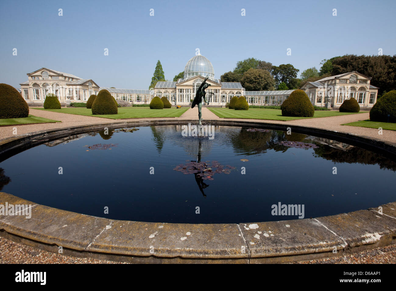 The great conservatory of syon park hi-res stock photography and images ...