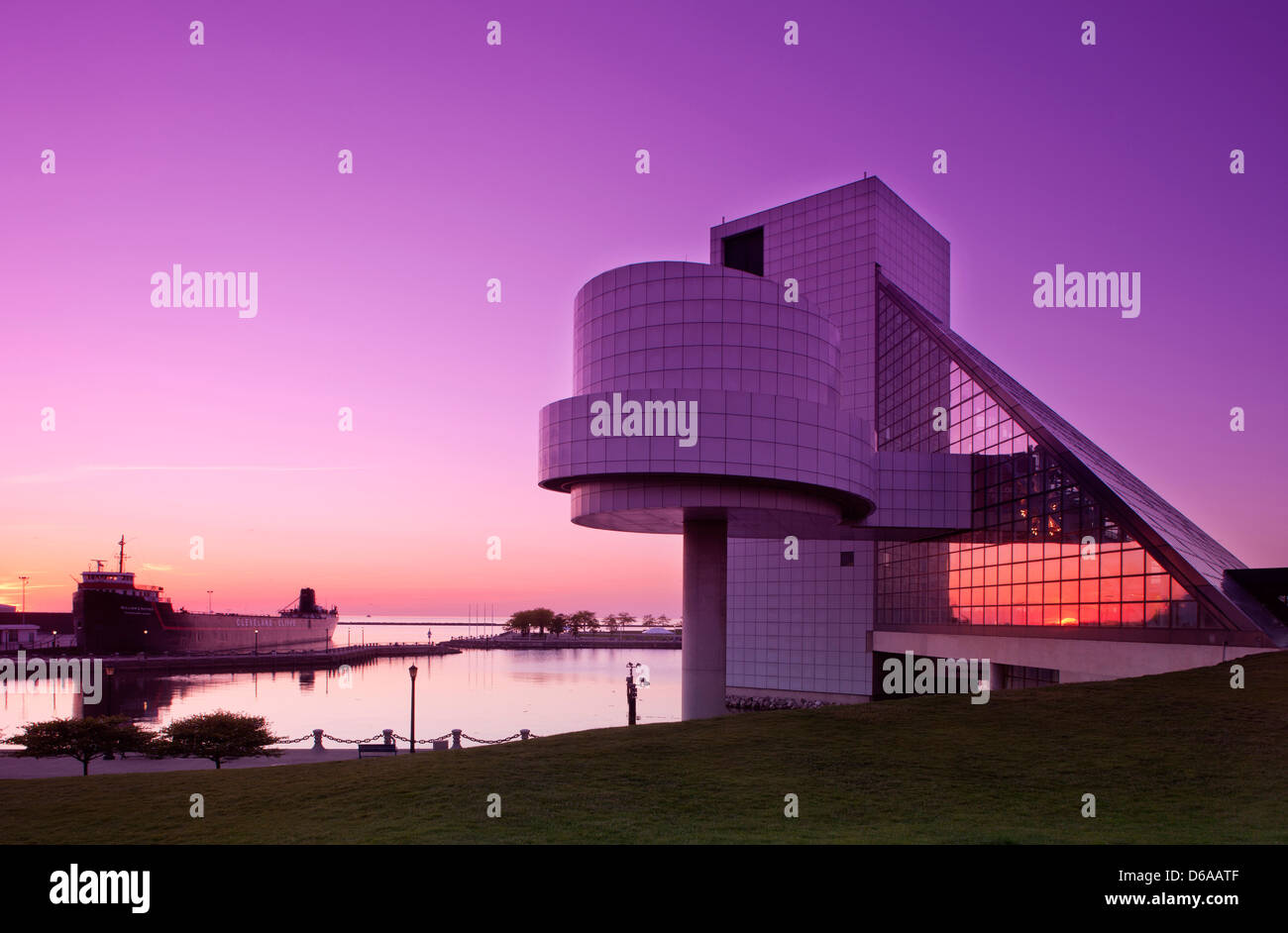 ROCK AND ROLL HALL OF FAME (©I M PEI 1995) WATERFRONT DOWNTOWN ...