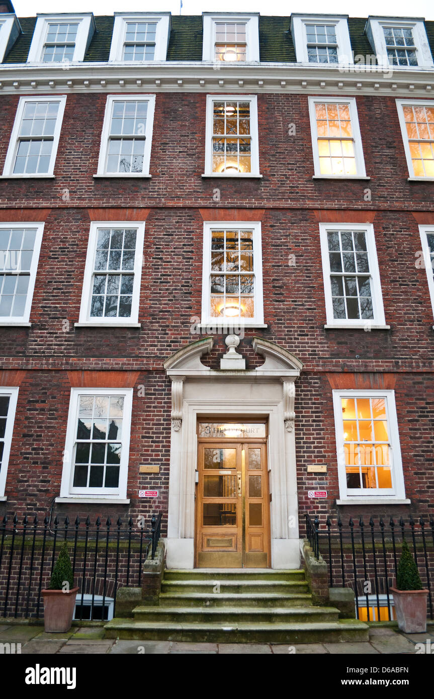 London grays inn square hi-res stock photography and images - Alamy