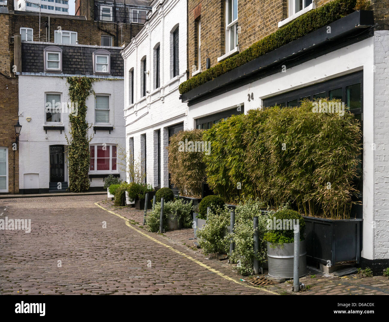 Pretty street london hi-res stock photography and images - Alamy