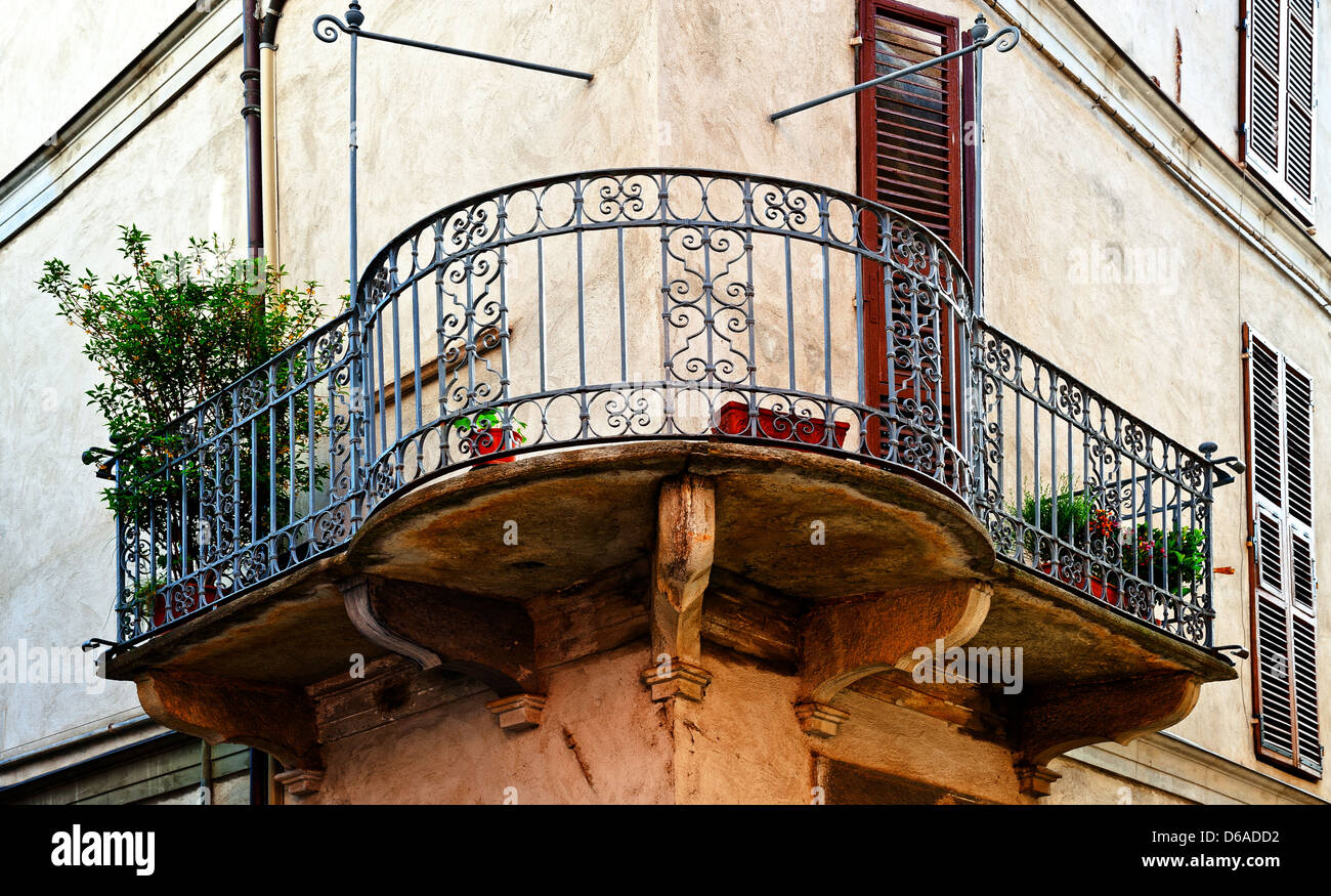 Balcony grid hi-res stock photography and images - Alamy