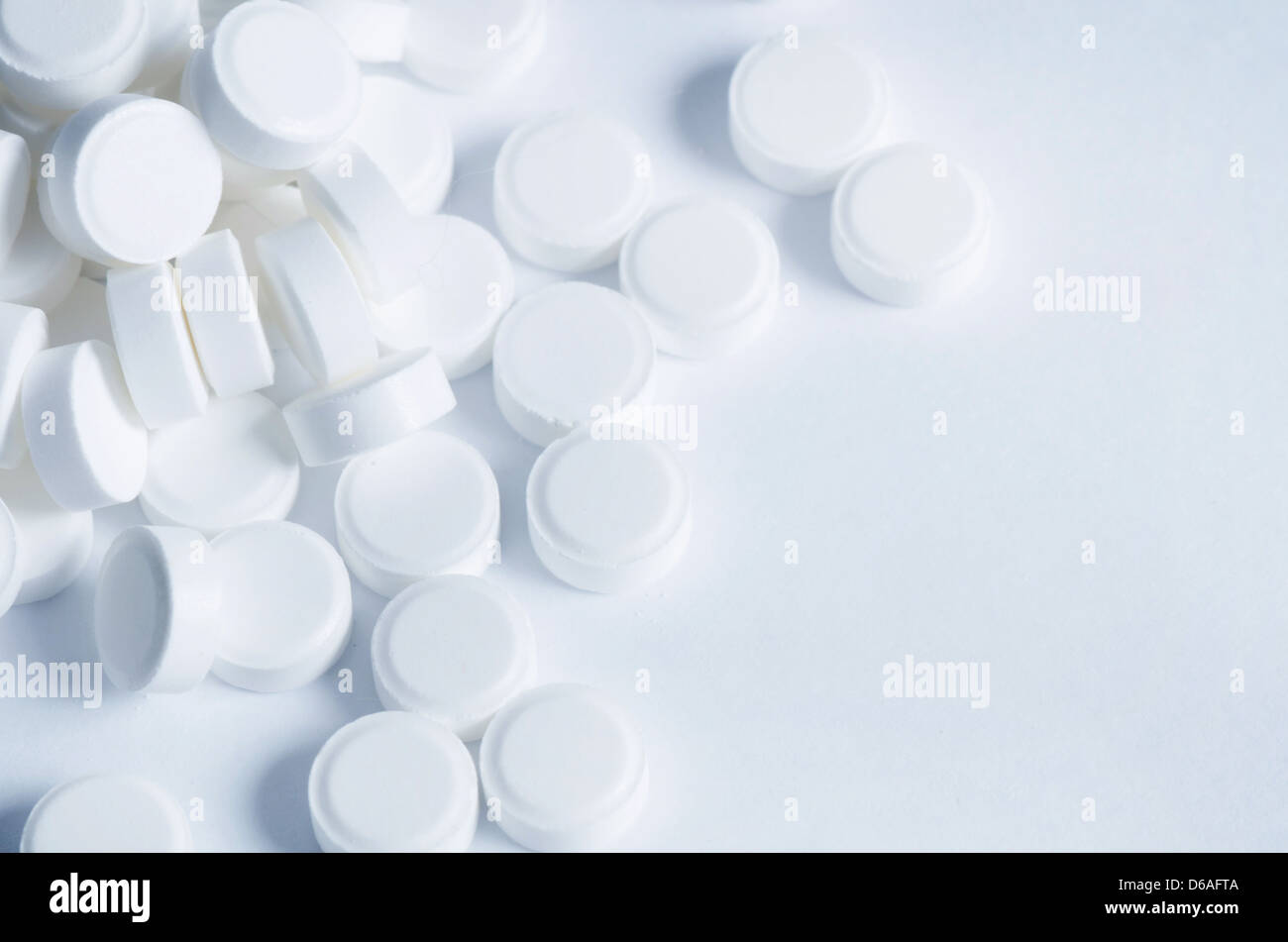 White tablets - abstract medical Stock Photo - Alamy