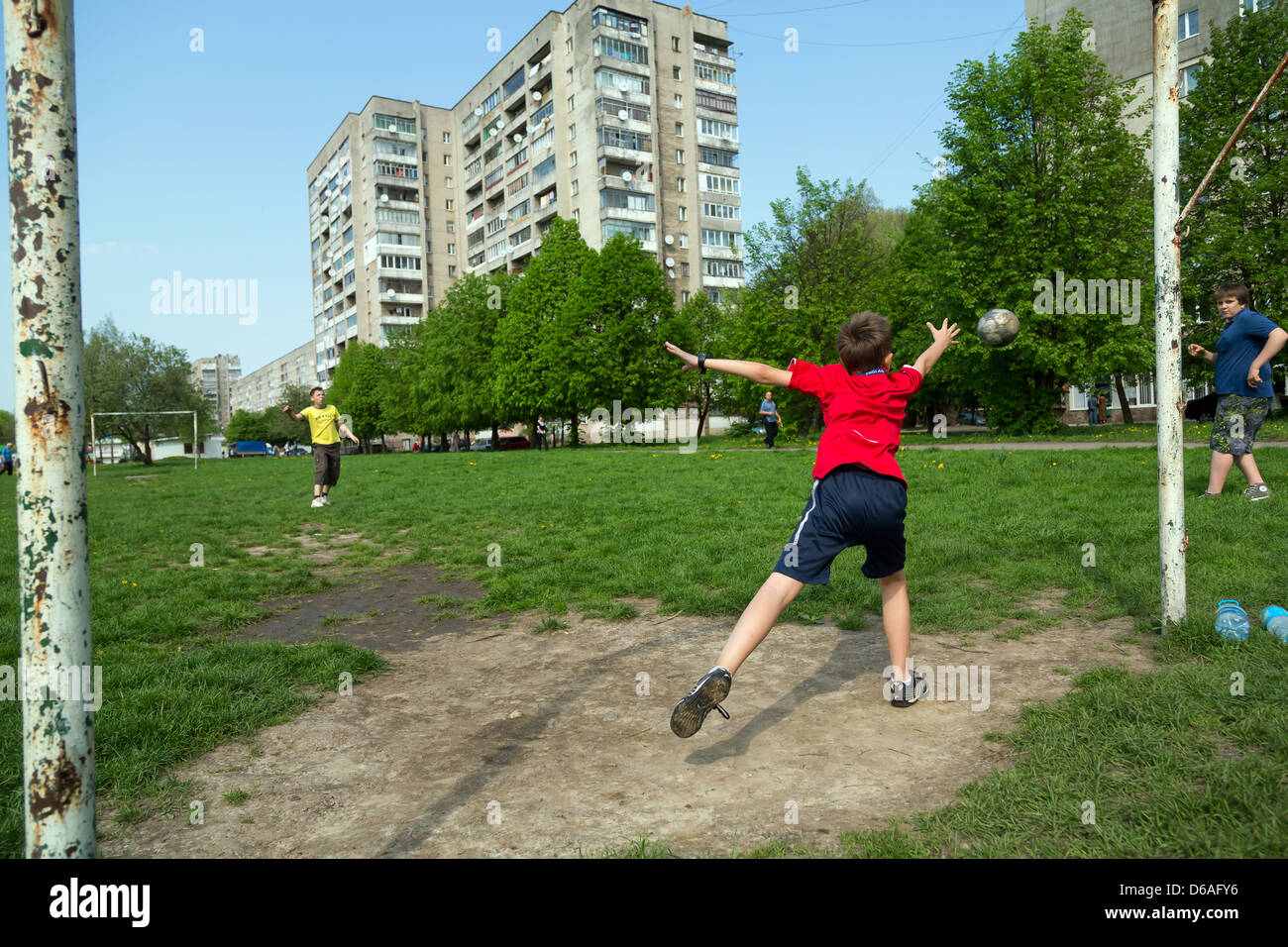 Boys building tower block hi-res stock photography and images - Alamy