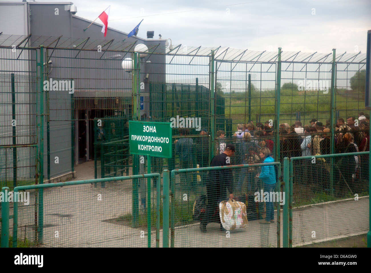 Pedestrian ukrainian polish border crossing hi-res stock photography ...
