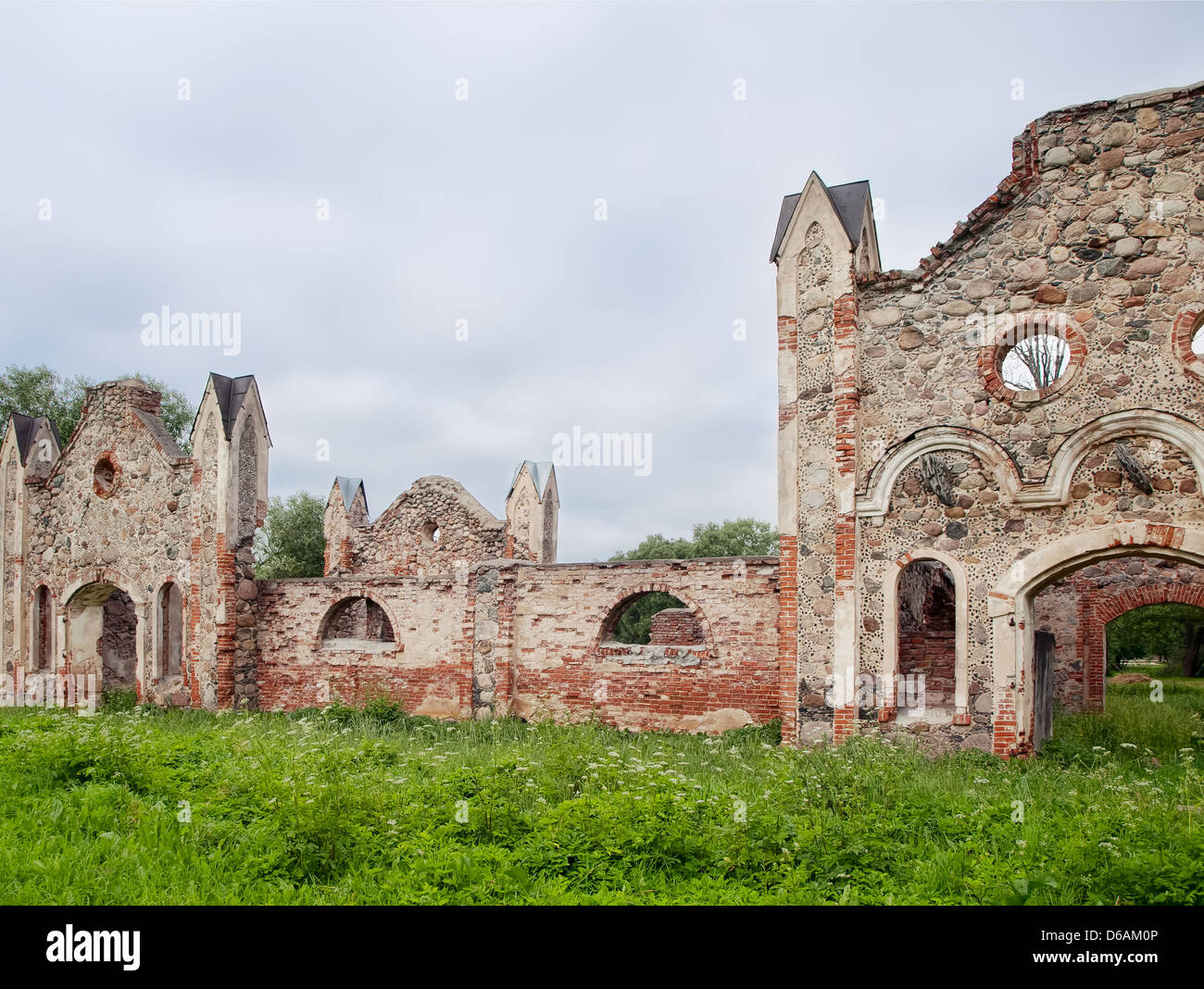 Castle destroyed hi-res stock photography and images - Alamy