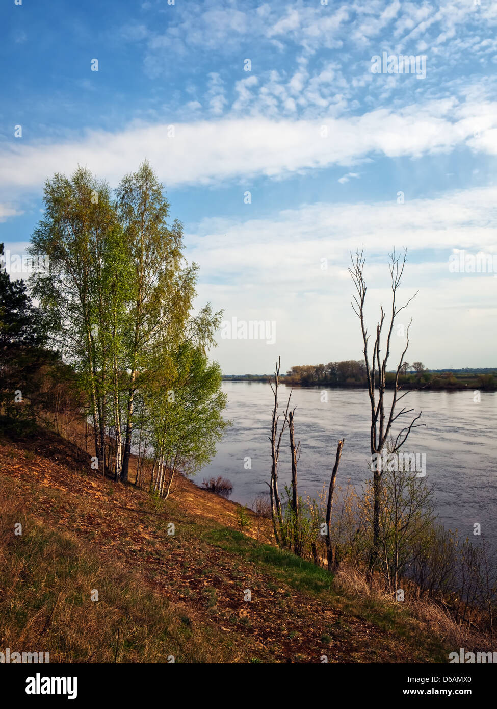 Riverbank hi-res stock photography and images - Alamy