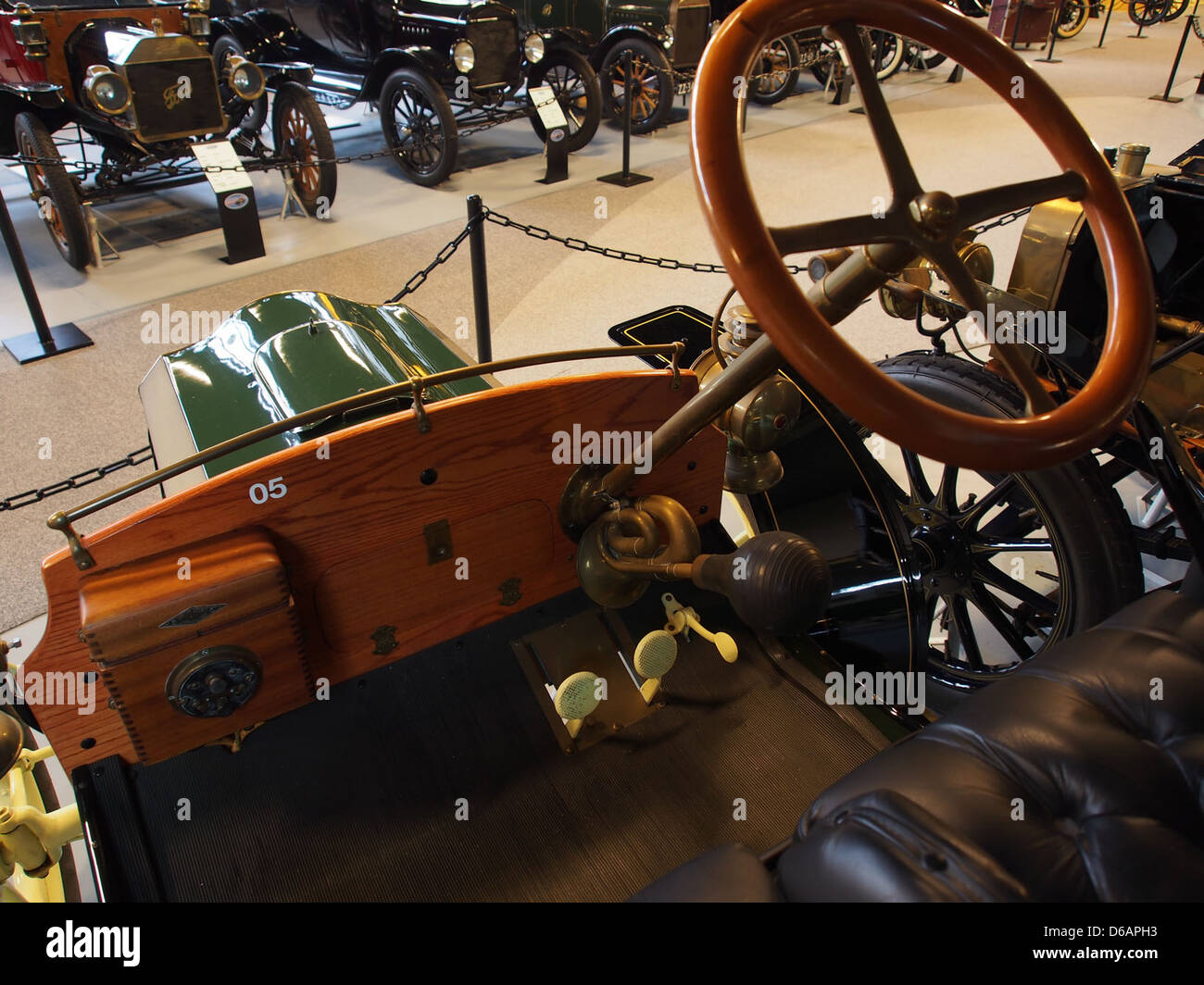 The 1905 Ford F is one of the earliest Ford models, showcasing the ...