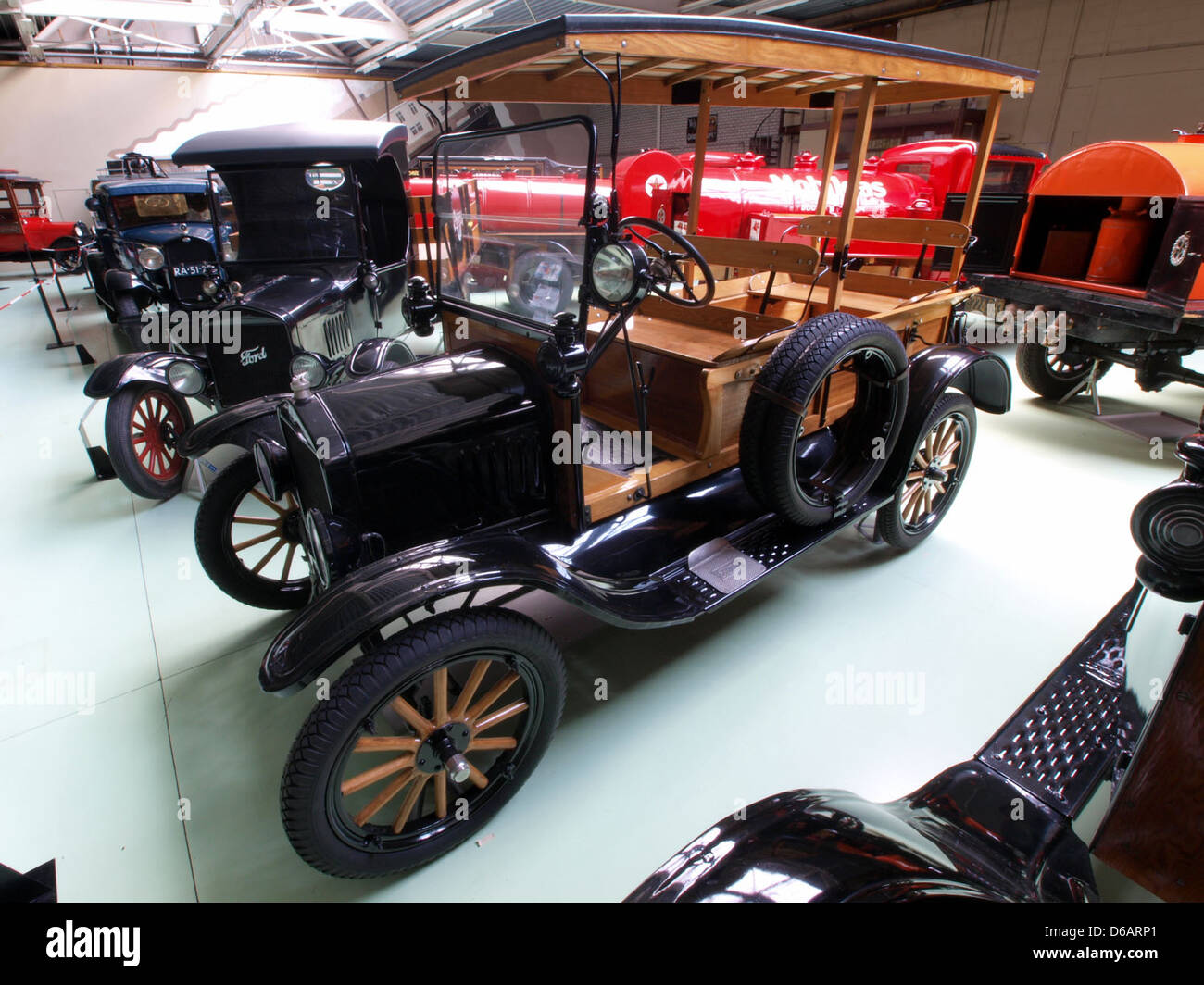 Mass production 1920s hi-res stock photography and images - Alamy