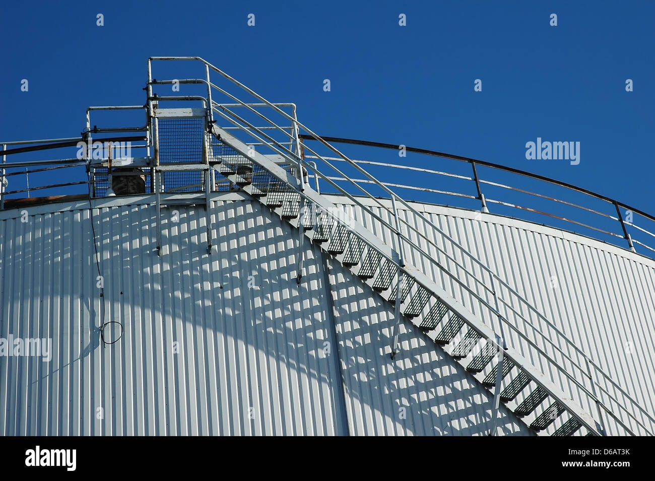 Ladder on storage tank hi-res stock photography and images - Alamy