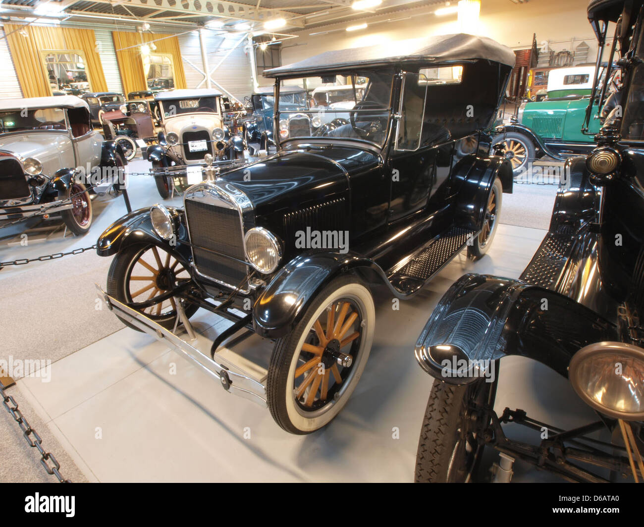 Mass production 1920s hi-res stock photography and images - Alamy