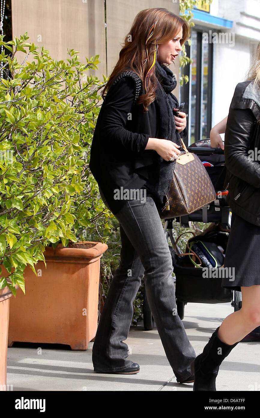 Jennifer Love Hewitt wearing feather hair extensions during a shopping ...