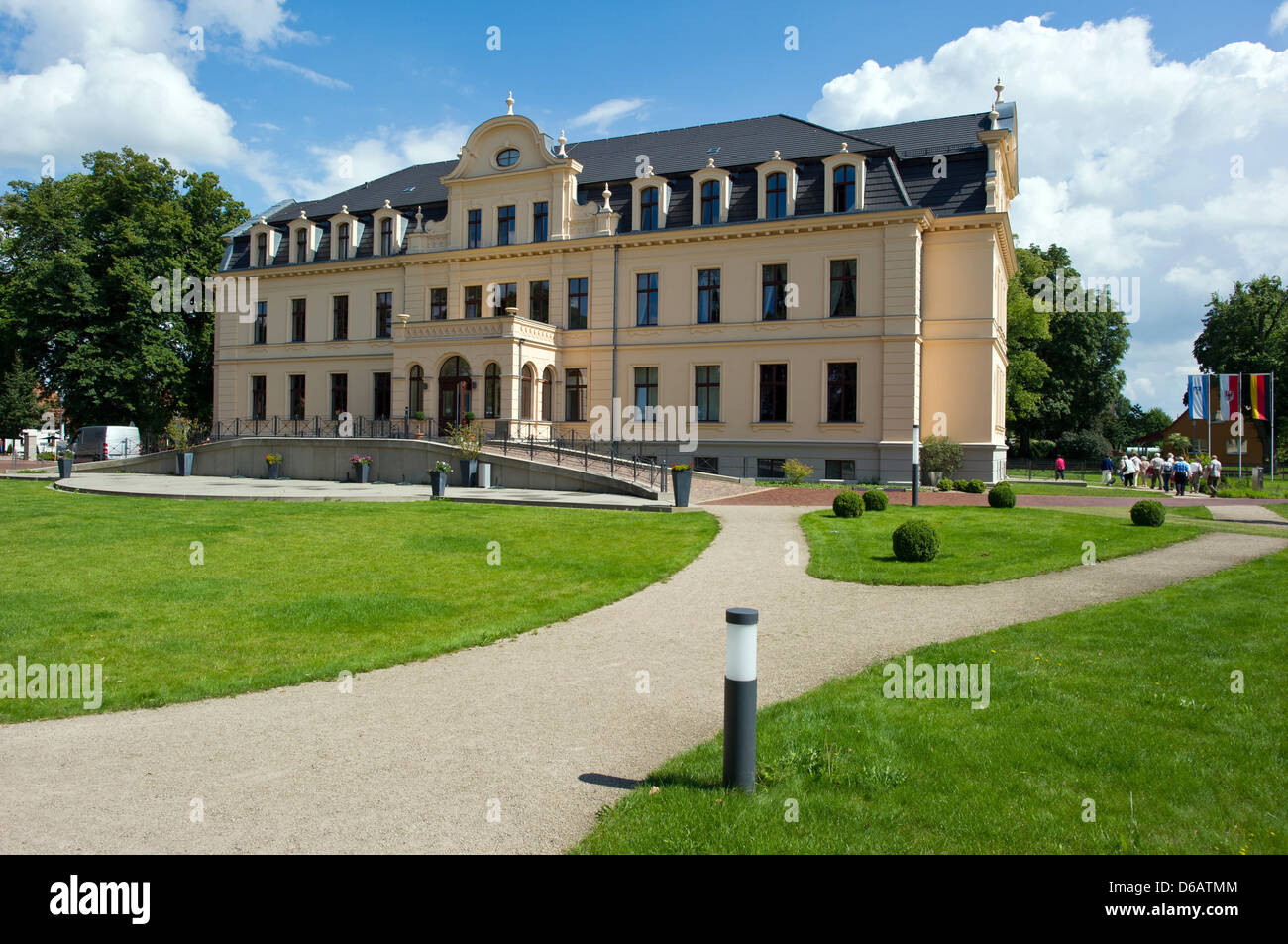 Ribbeck Manor is pictured in Ribbeck, Germany, 08 August 2012. The ...