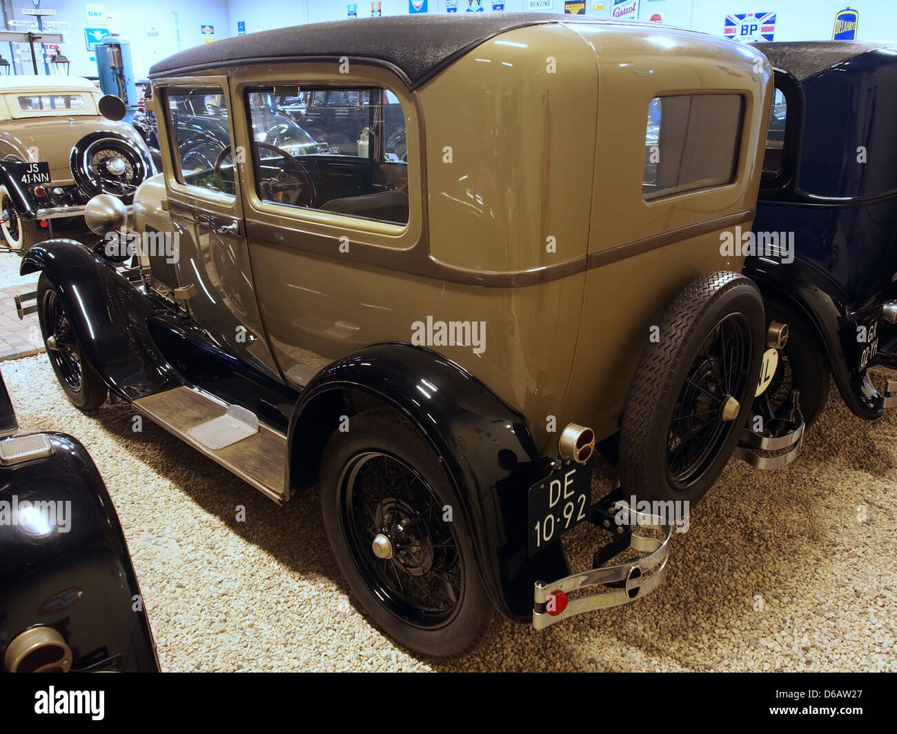 Mass production 1920s hi-res stock photography and images - Alamy