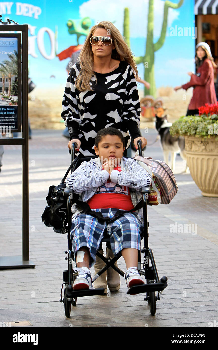 Katie Price and son Harvey Katie Price shopping with her son, brother ...