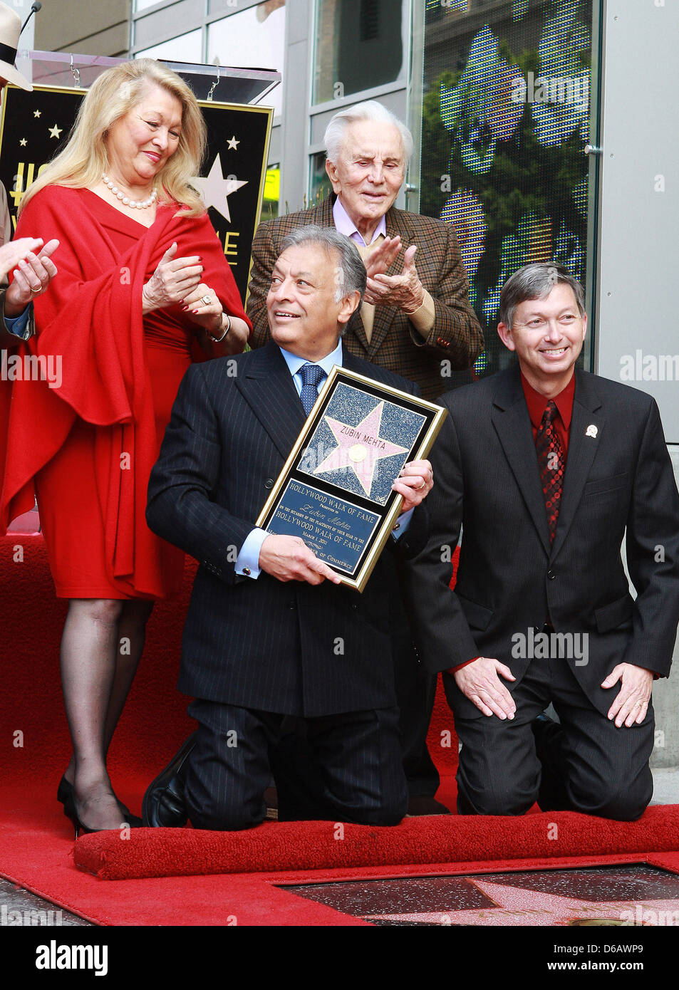 Nancy Kovack, Zubin Mehta and Kirk Douglas Maestro Zubin Mehta receives ...