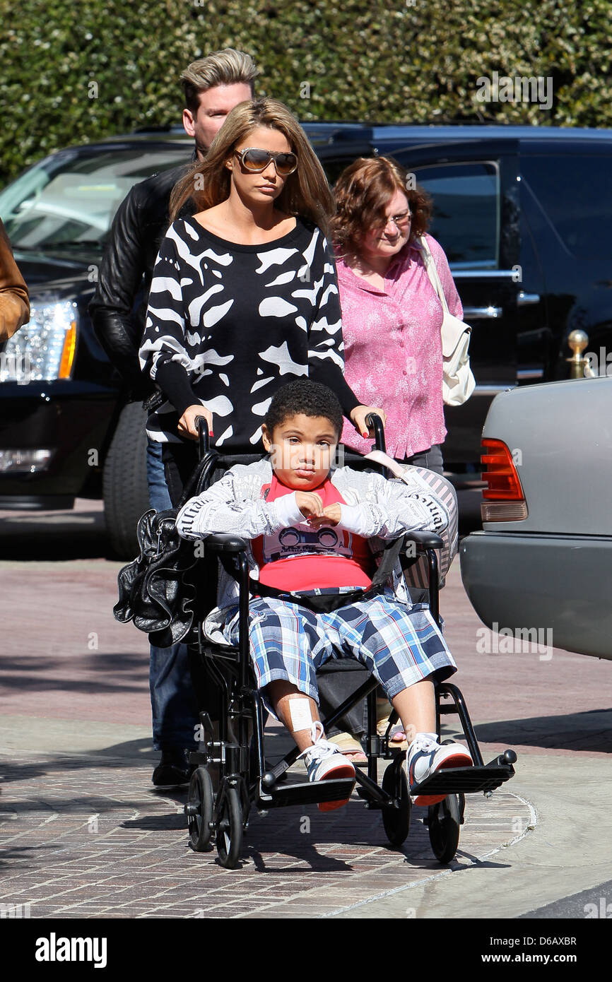 Katie Price and son Harvey Katie Price takes her son out to lunch at ...