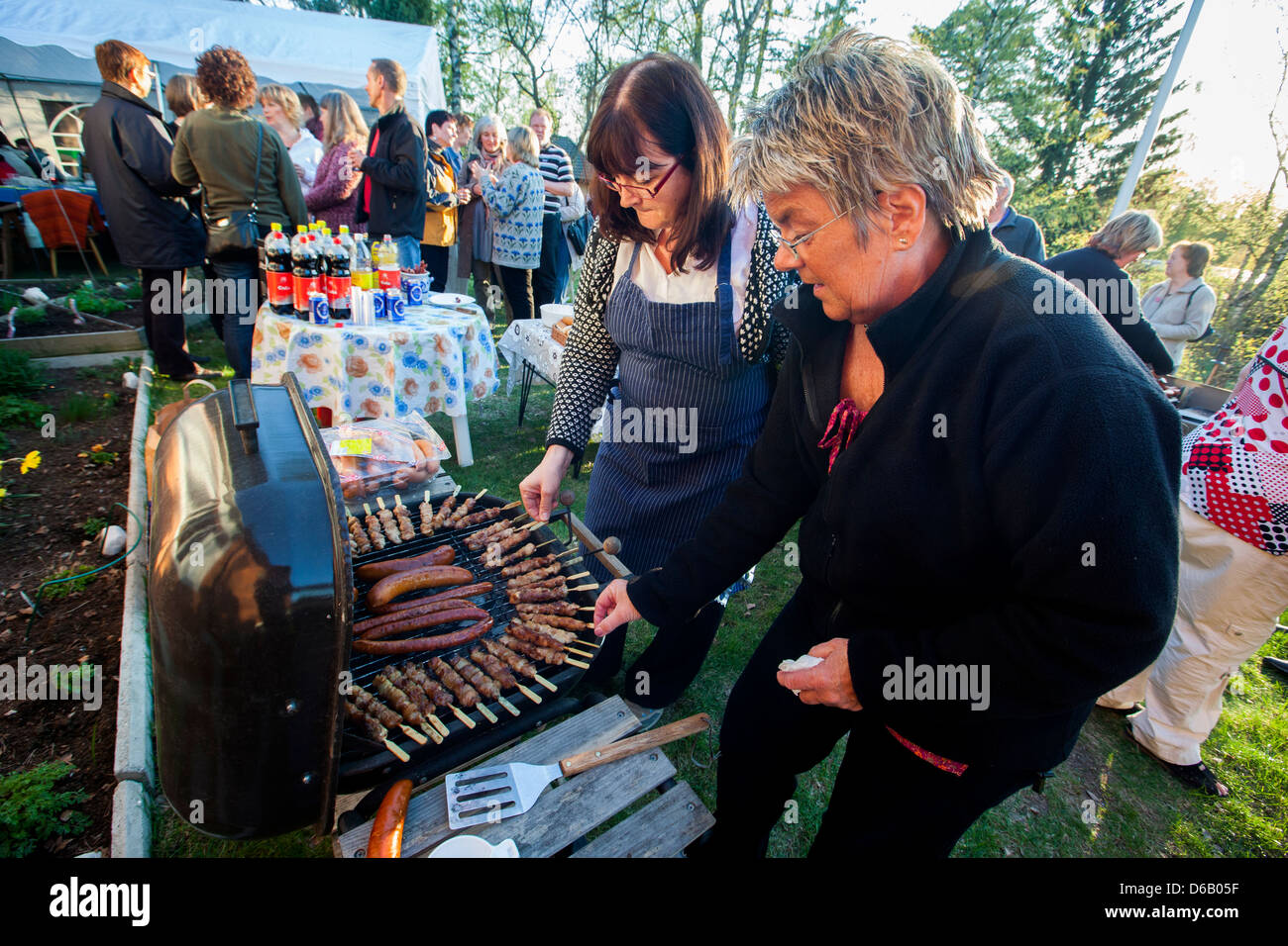 Community barbecue hi-res stock photography and images - Alamy