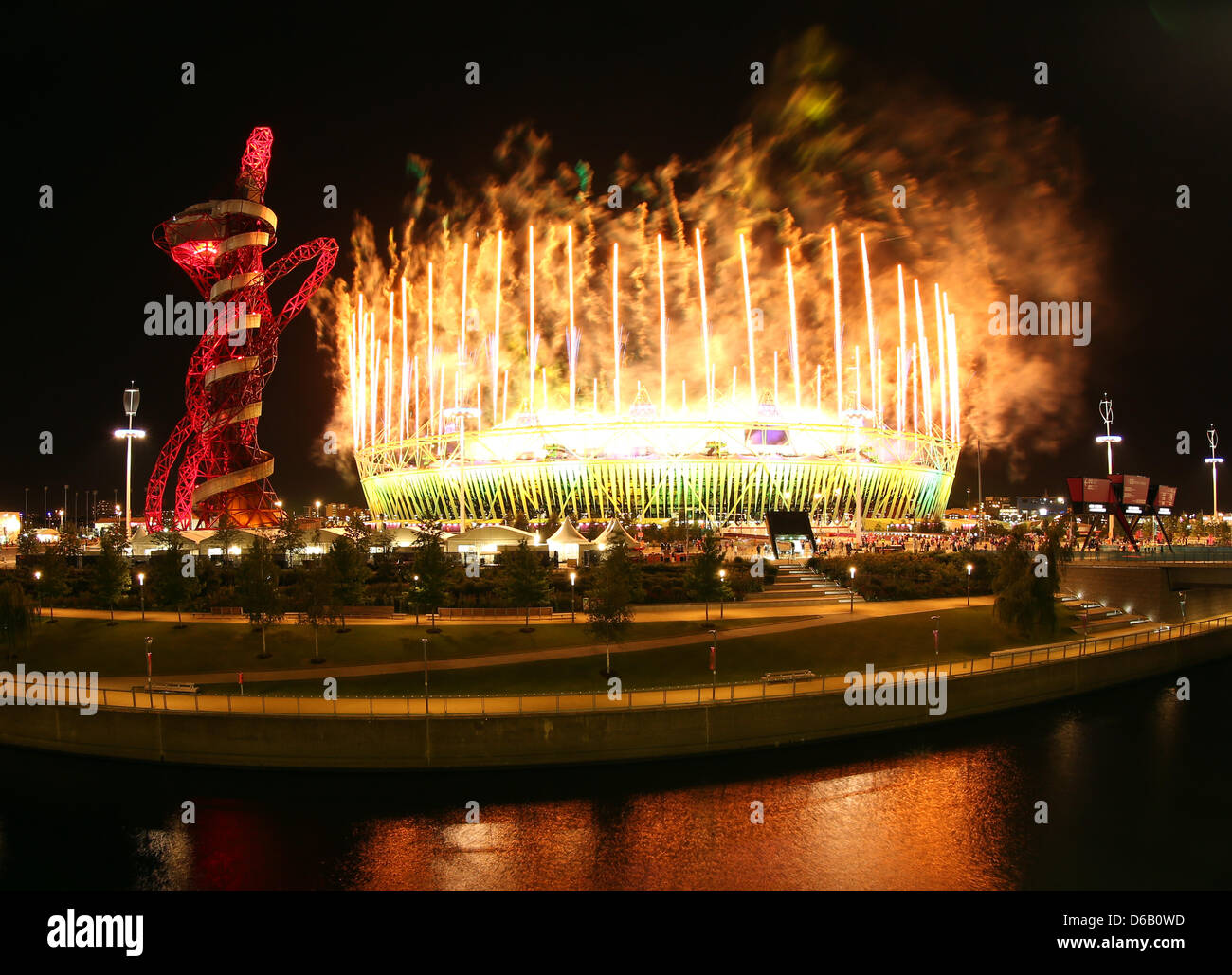 Fireworks above the olympic stadium hi-res stock photography and images ...