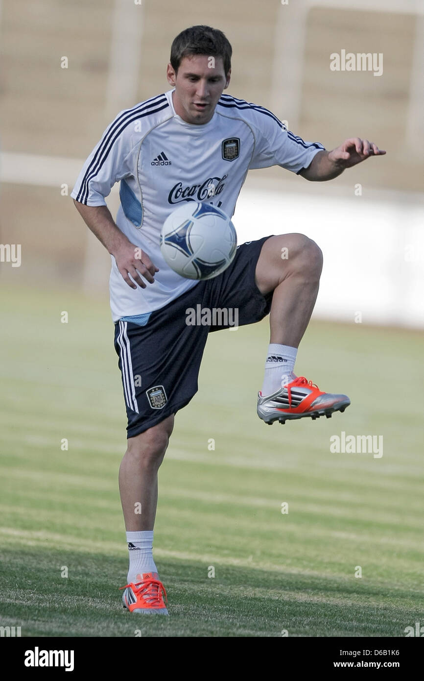 Lionel messi argentina jersey hi-res stock photography and images - Alamy