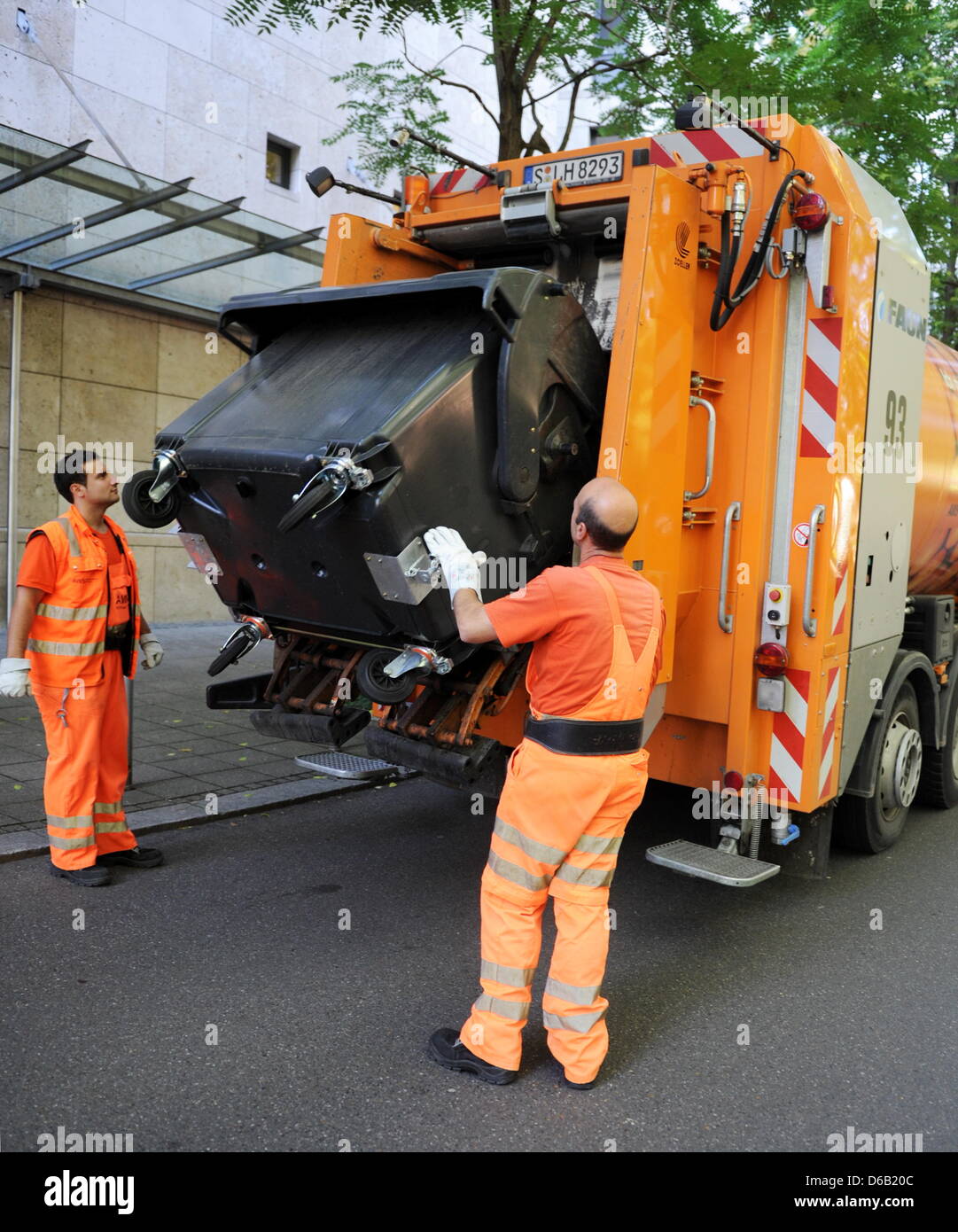 Garbage Men Stock Photos & Garbage Men Stock Images - Alamy