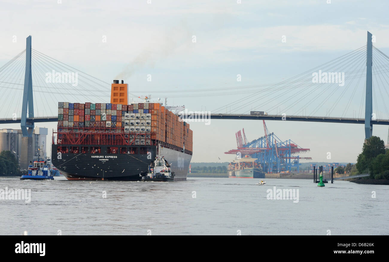 The new conatiner ship of shipping company Hapag-Lloyd 'Hamburg Express ...