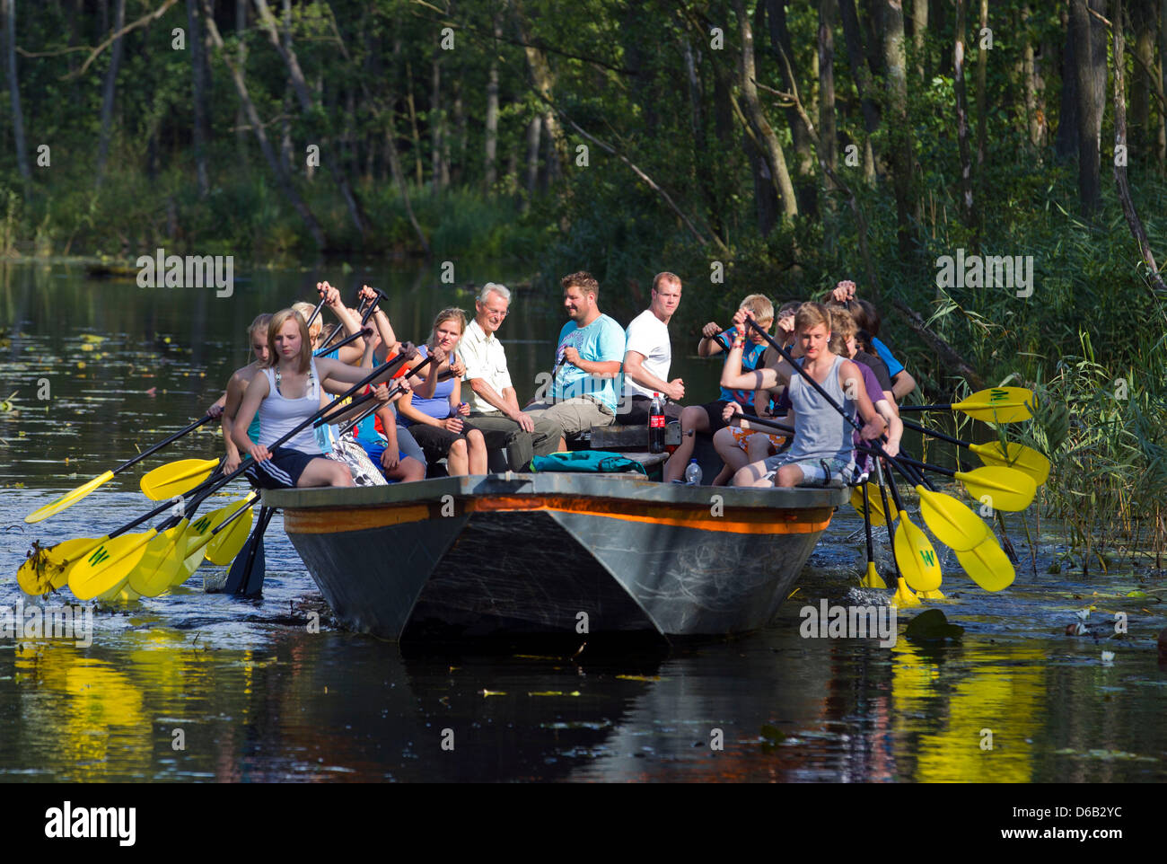 20 boys and girls take a canoe trip on the Mildenitz near Dabel ...