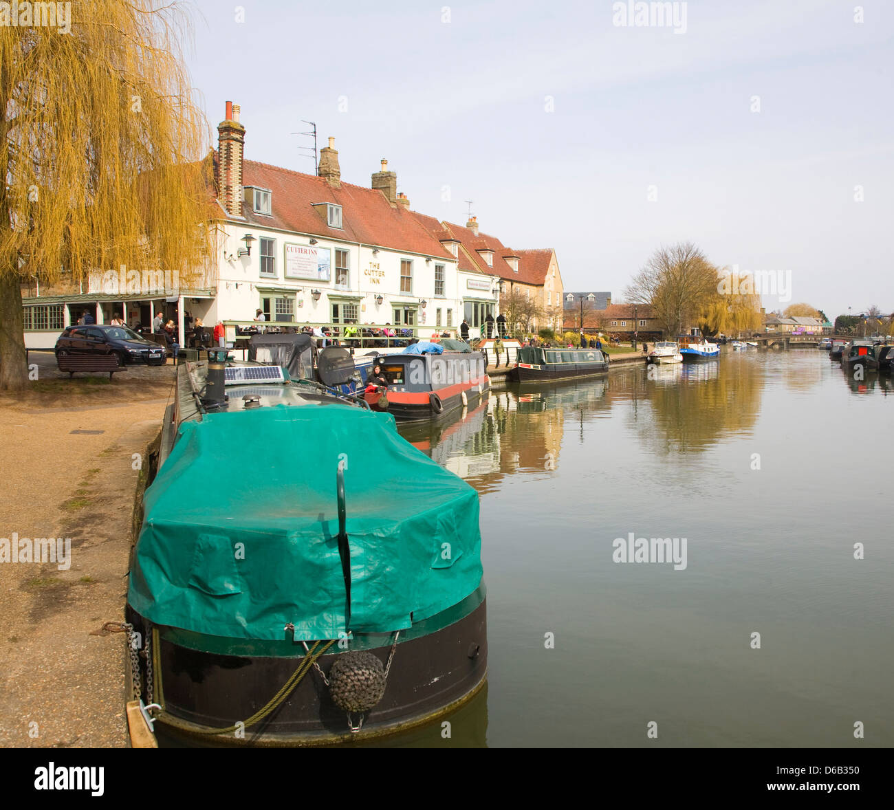 Cutter Inn pub on the River Ouse waterfront at Ely, Cambridgeshire ...
