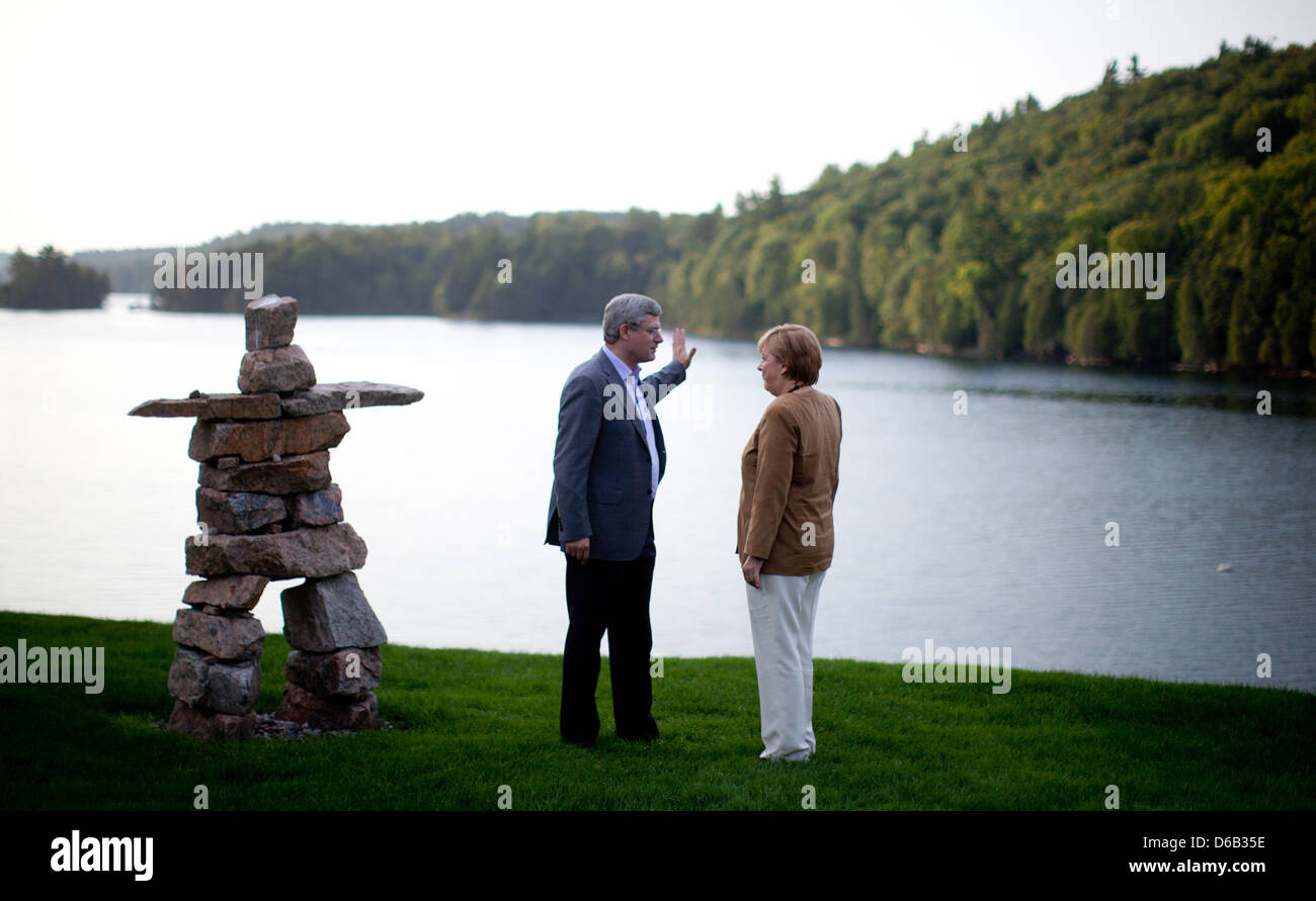 Canadian Premier Stephen Harper talks to German Chancellor Angela ...