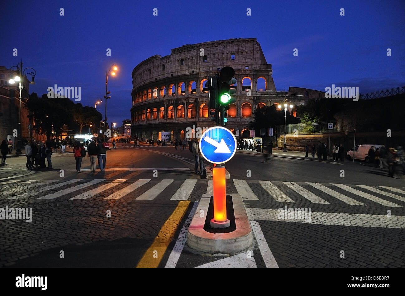 Roma colosseo at night itay by andrea quercioli Stock Photo - Alamy