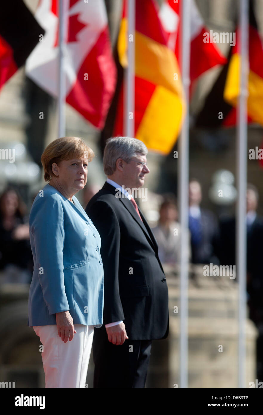 German Chancellor Angela Merkel (CDU) is welcomed by Canadian Prime ...