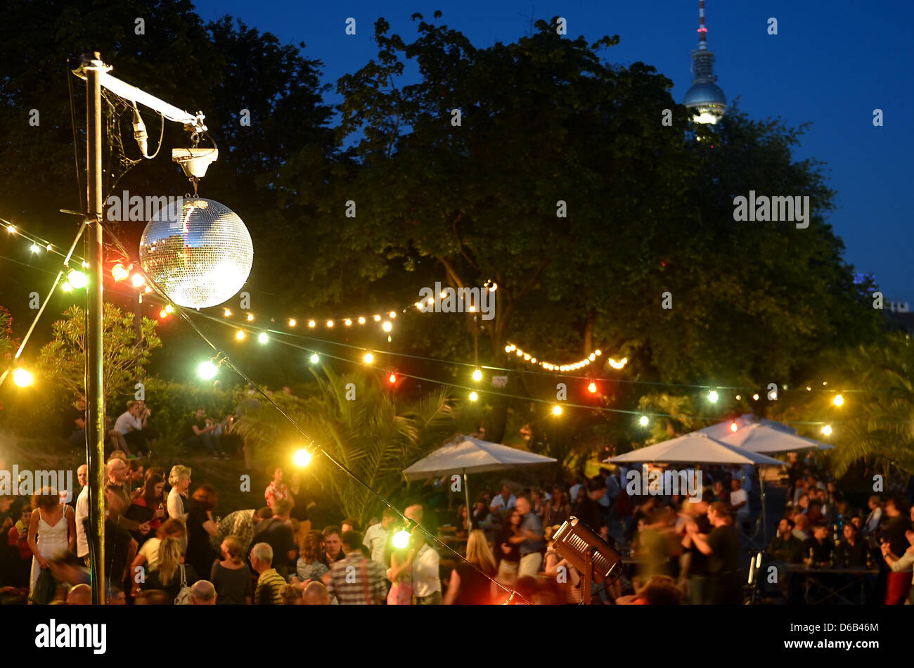 People dance at the 'beach bar' Strandbar Mitte in Berlin, Germany, 15 ...