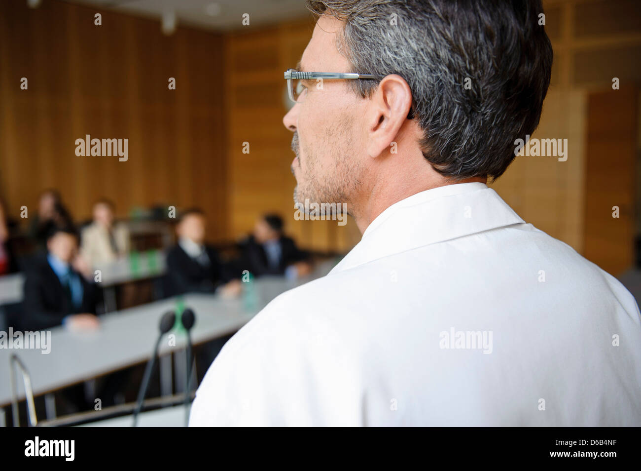 Man addressing audience hi-res stock photography and images - Alamy