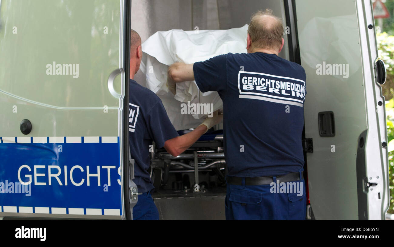 Forensic pathologist hi-res stock photography and images - Alamy