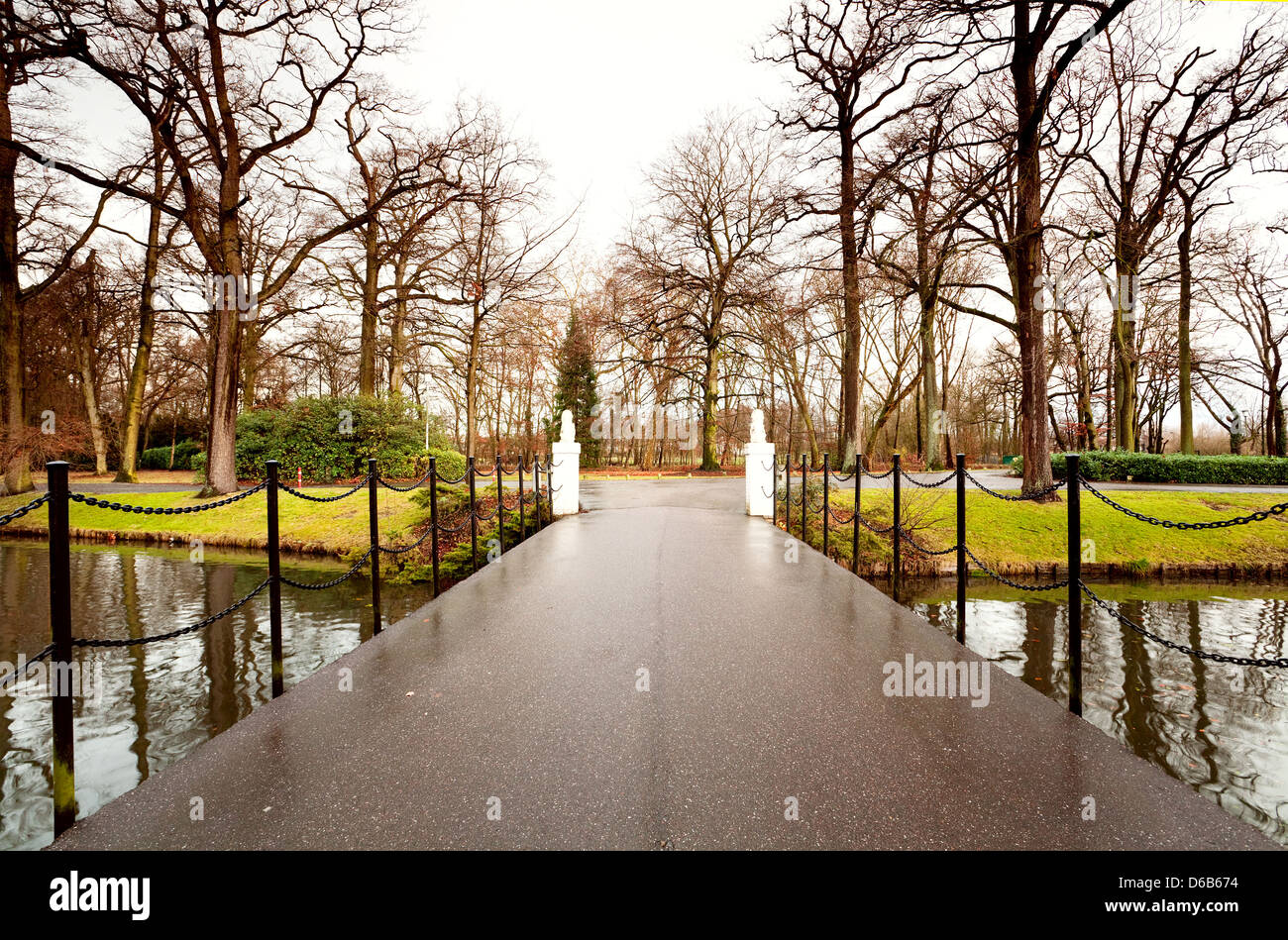bridge through the river Stock Photo - Alamy
